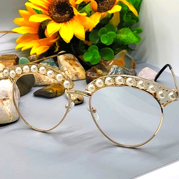 Accessories | The Avante Pearl Reader | Poshmark